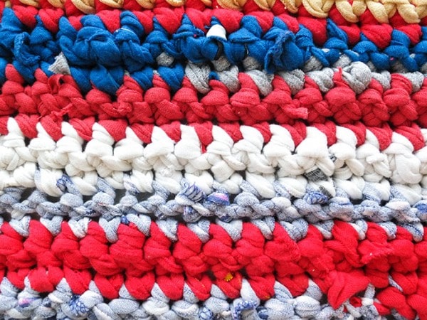Upcycle Style: Crochet T-shirt Rag Rug | My Poppet Makes