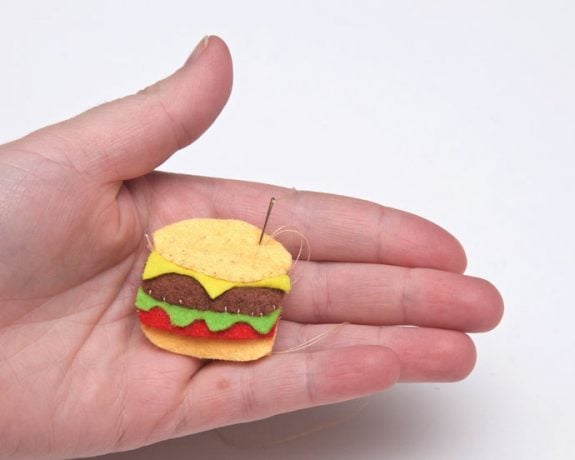 DIY Delicious Felt Burger Brooch | My Poppet Makes