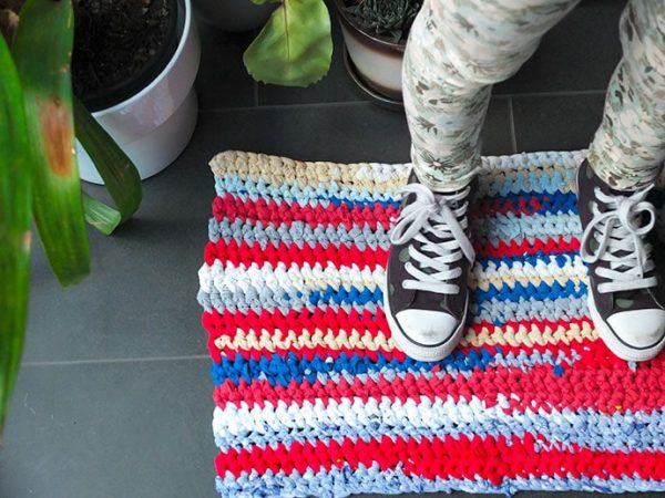 7 Ways to Make a Rag Rug from old Clothes | My Poppet Makes