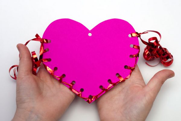 Kids Craft: Valentine’s Day Paper Heart Pouch | My Poppet Makes