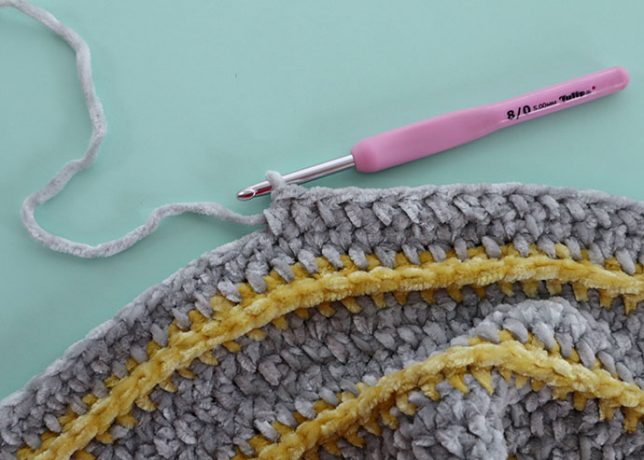 Bernat Baby Velvet Yarn - Baby Blanket Crochet Pattern