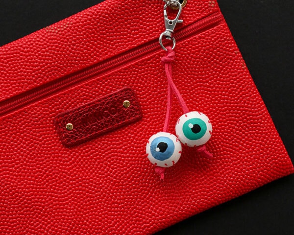 Halloween Craft - Eyeball Keychain | My Poppet Makes