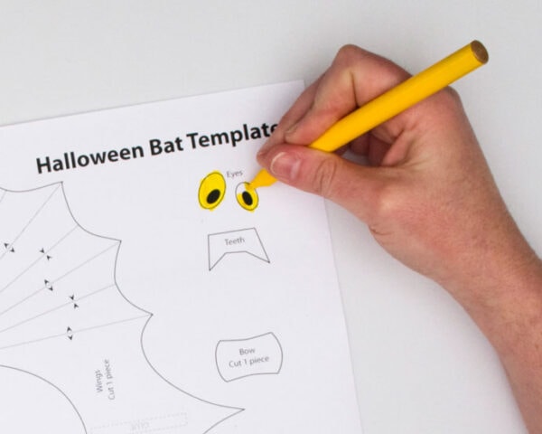 Halloween Craft: Toilet Paper Roll Bat | My Poppet Makes