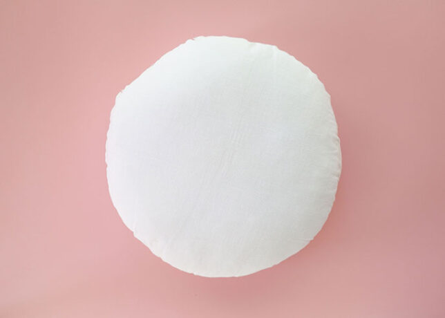 Bring Back the Nostalgic Charm of the '50s with this Retro-Style Round ...