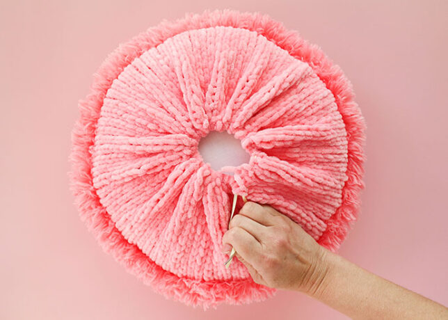 Bring Back the Nostalgic Charm of the '50s with this Retro-Style Round ...