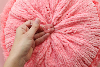 Bring Back the Nostalgic Charm of the '50s with this Retro-Style Round ...