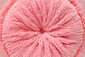 Bring Back the Nostalgic Charm of the '50s with this Retro-Style Round ...