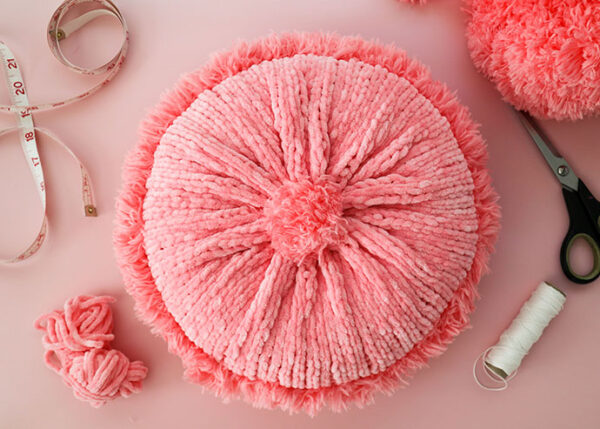 Bring Back the Nostalgic Charm of the '50s with this Retro-Style Round ...