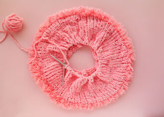 Bring Back the Nostalgic Charm of the '50s with this Retro-Style Round ...